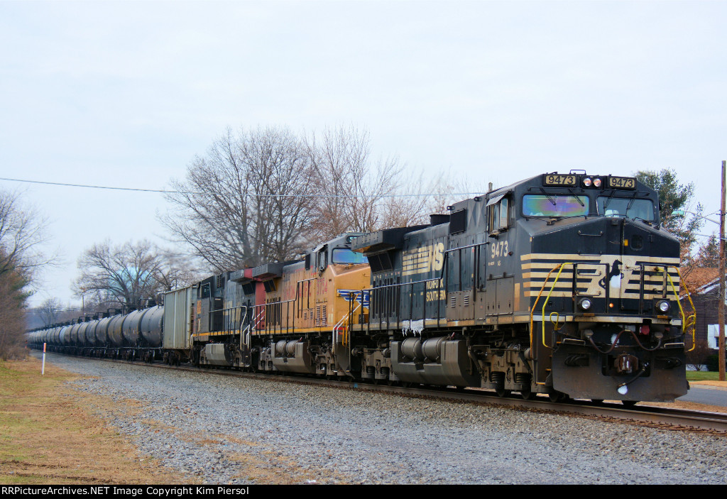 NS 9473 UP 5754 UP 6195 64E Ethanol Loads
